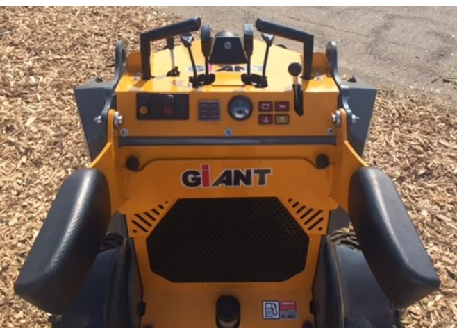 Der Giant Skidsteer GS900
