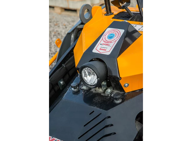 Der Giant Skidsteer GS900