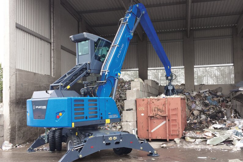 Der Fuchs MHL335F Umschlagbagger